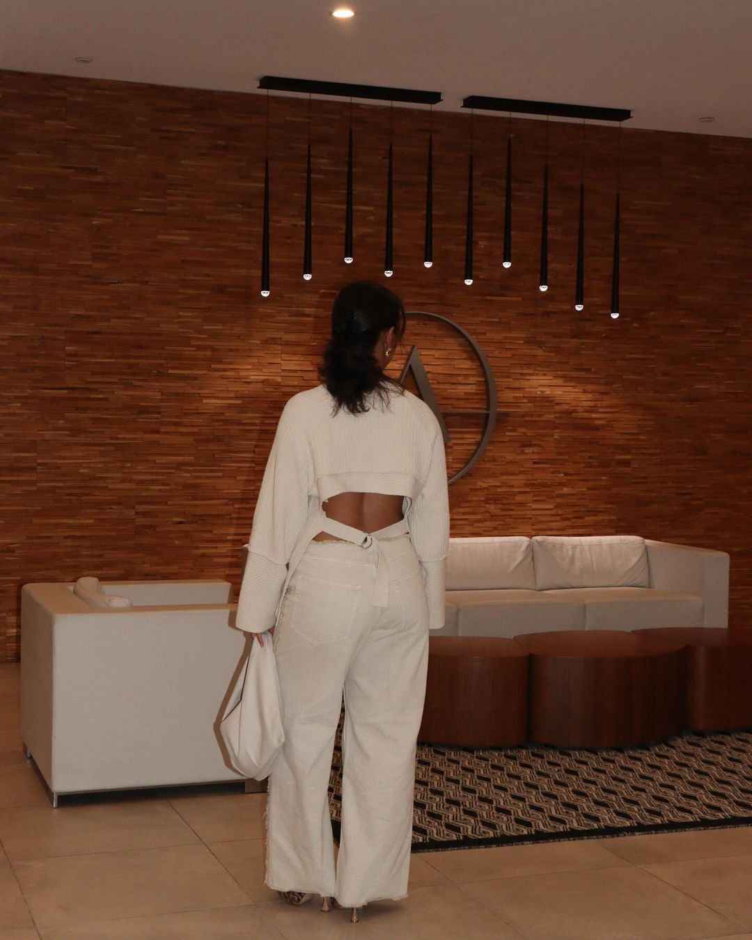 "Interactive Women's Wardrobe: Personalizing Your Everyday Outfit for ...